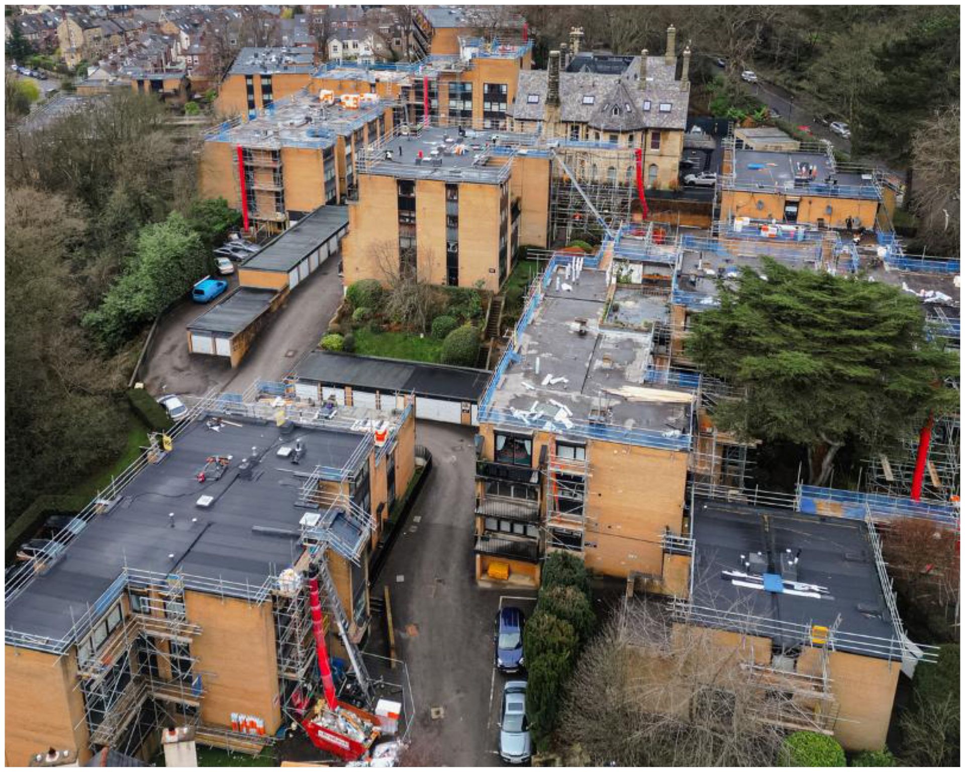 Böcker hoists help Everlast Roofing keep flat roof refurbishment ...